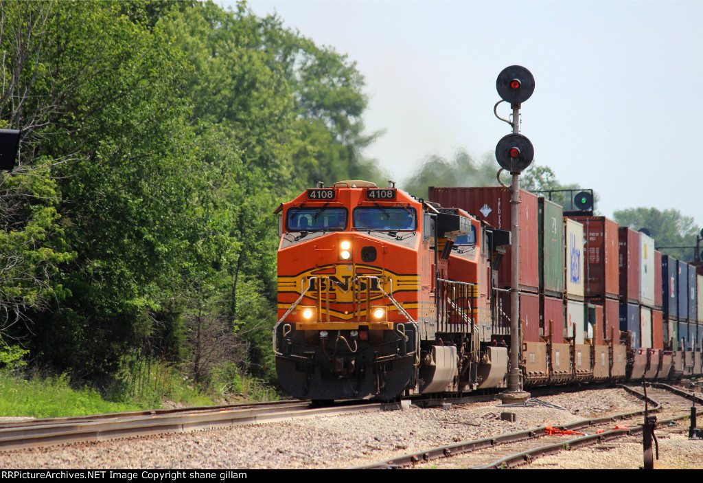 BNSF 4108 Splits the old Santa Fe light's in Ethel Mo.